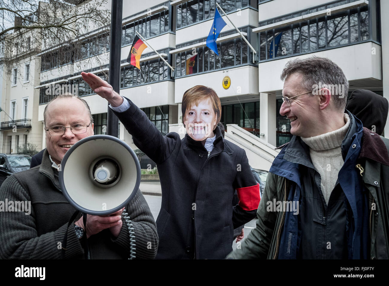 Hitler salute hi-res stock photography and images - Alamy