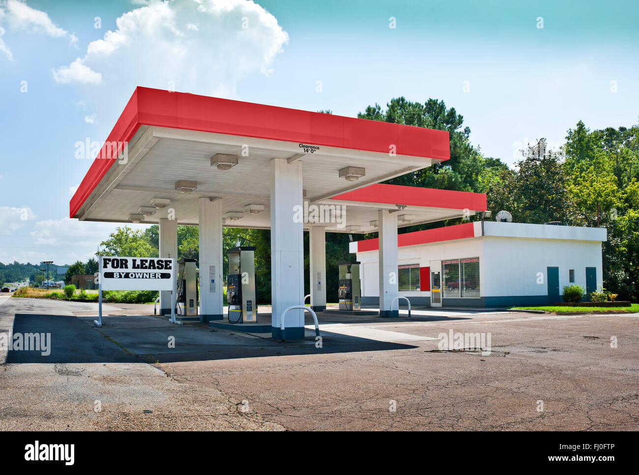Gas station storefront hi-res stock photography and images - Alamy