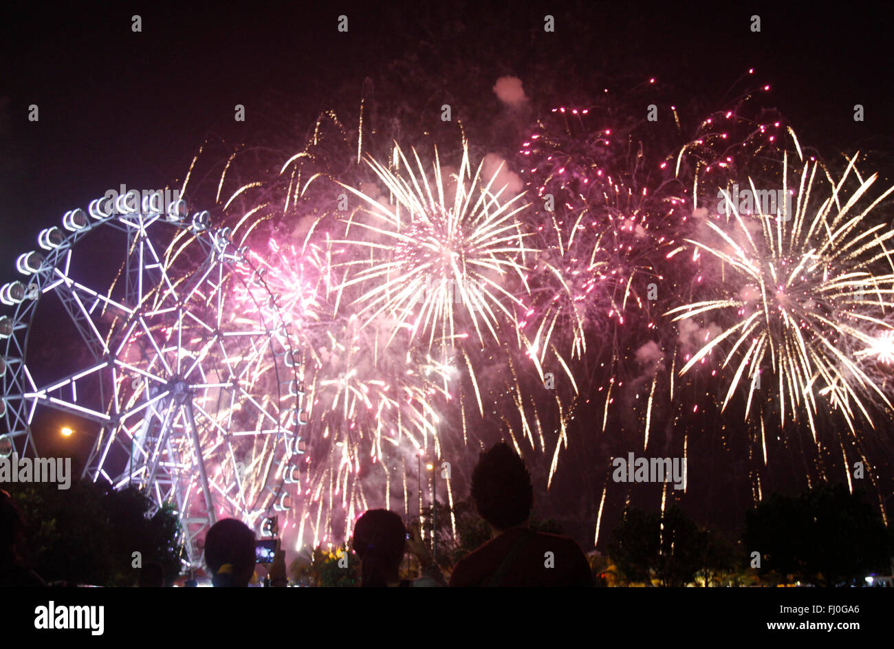 Pasay City, Philippines. 27th Feb, 2016. Filipino fireworks fans watch ...