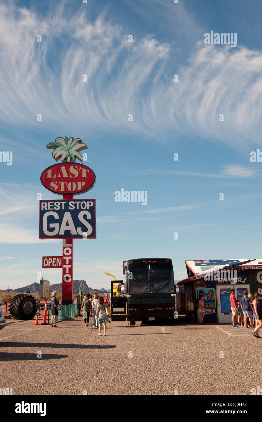 Traditional American Gas Station with Tourist Coast Stock Photo - Alamy