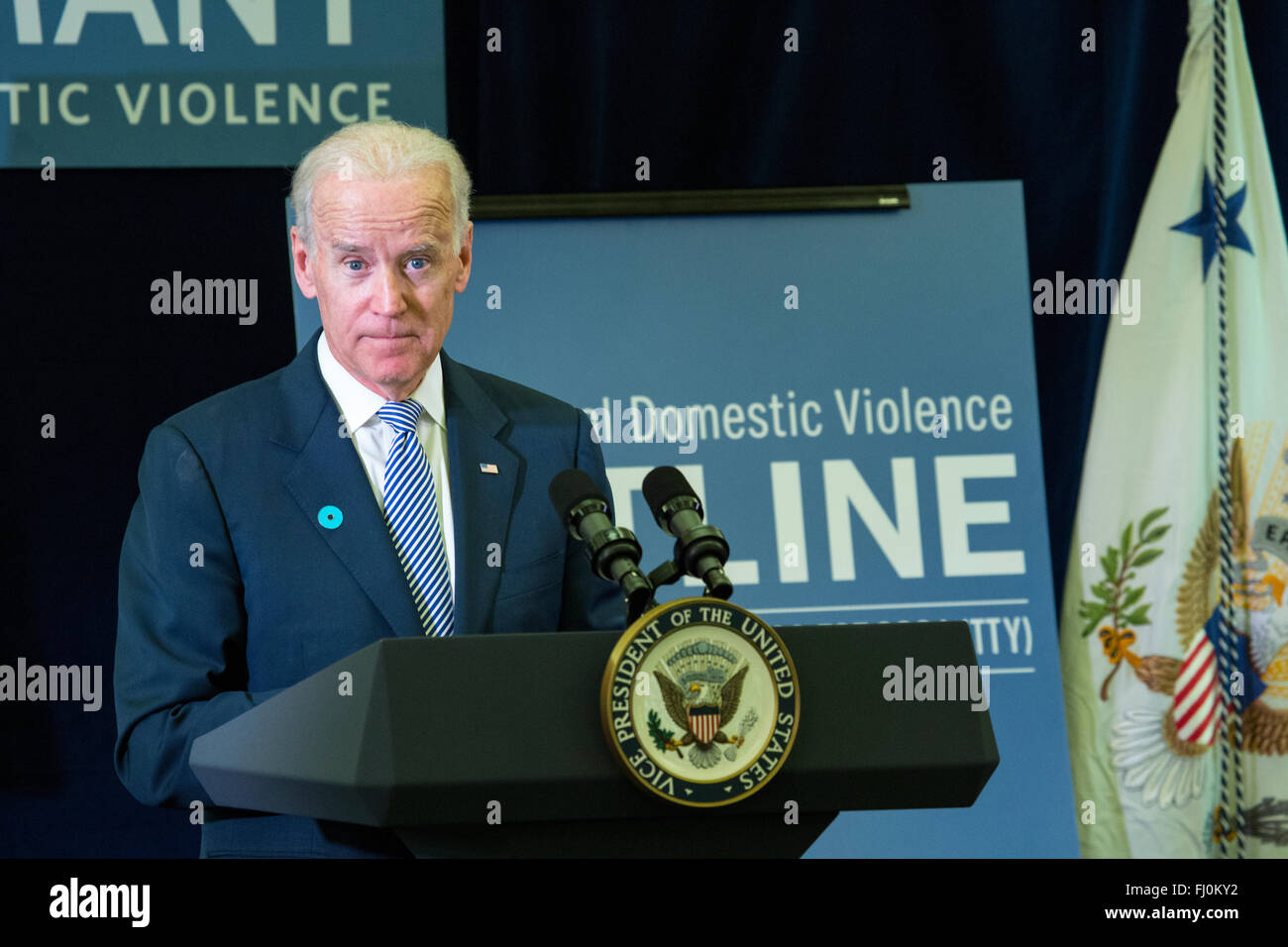 National domestic violence hotline hi-res stock photography and images ...