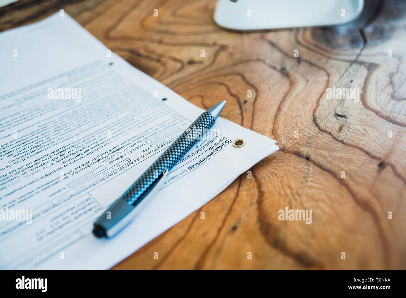 Contract table hi-res stock photography and images - Alamy