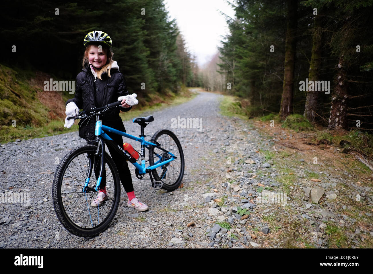 Girl riding bike off road hi-res stock photography and images - Alamy