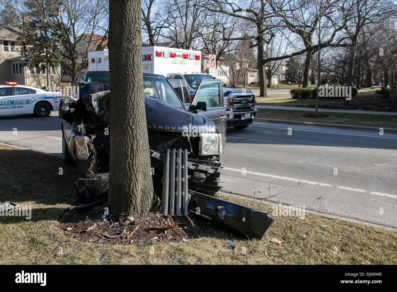 Car crumple zones hi-res stock photography and images - Alamy