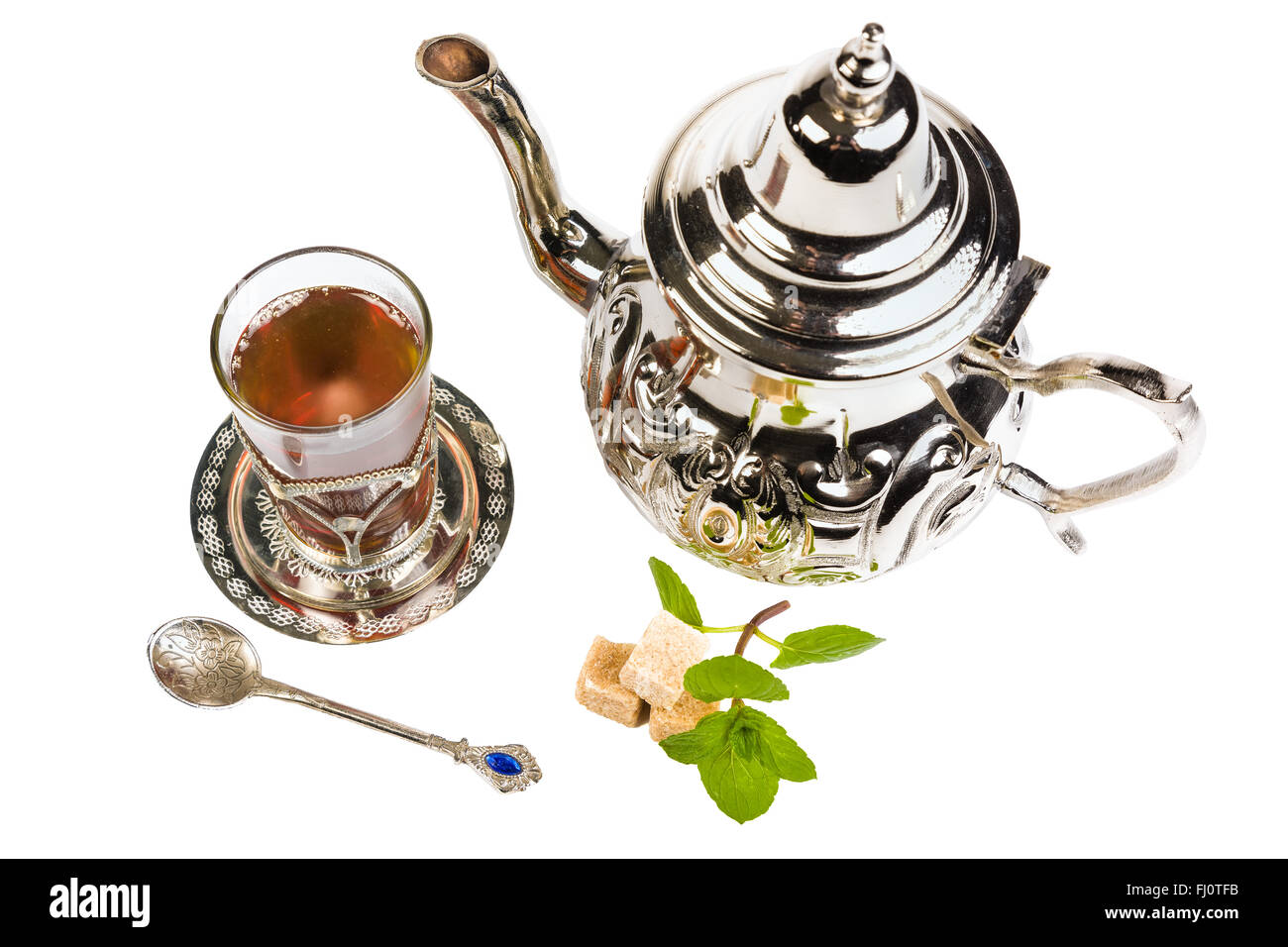 Traditional Arabic mint tea on white backgroun Stock Photo - Alamy