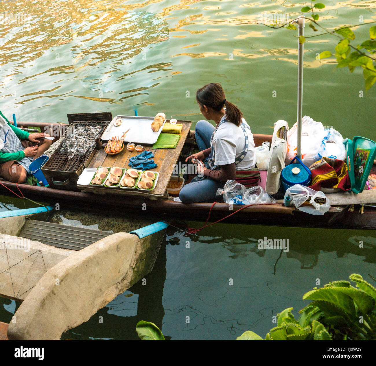 Trader's boats in a floating market in Thailand Stock Photo - Alamy