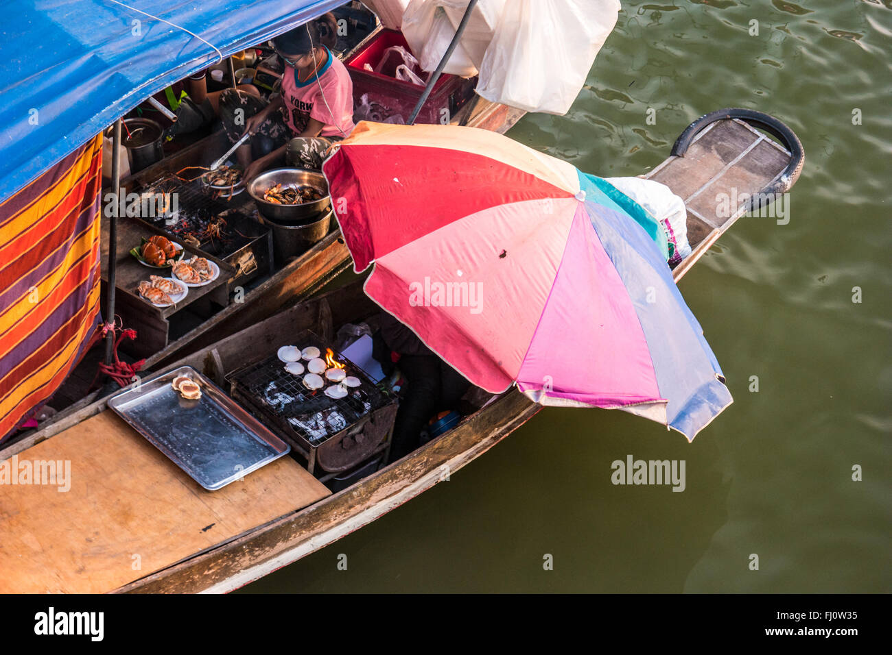 Trader's boats in a floating market in Thailand Stock Photo - Alamy