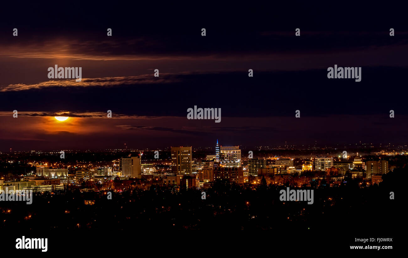 Full moon and clouds over Boise Idaho Stock Photo - Alamy