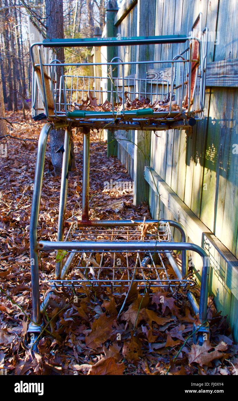 Old shopping cart hi-res stock photography and images - Alamy