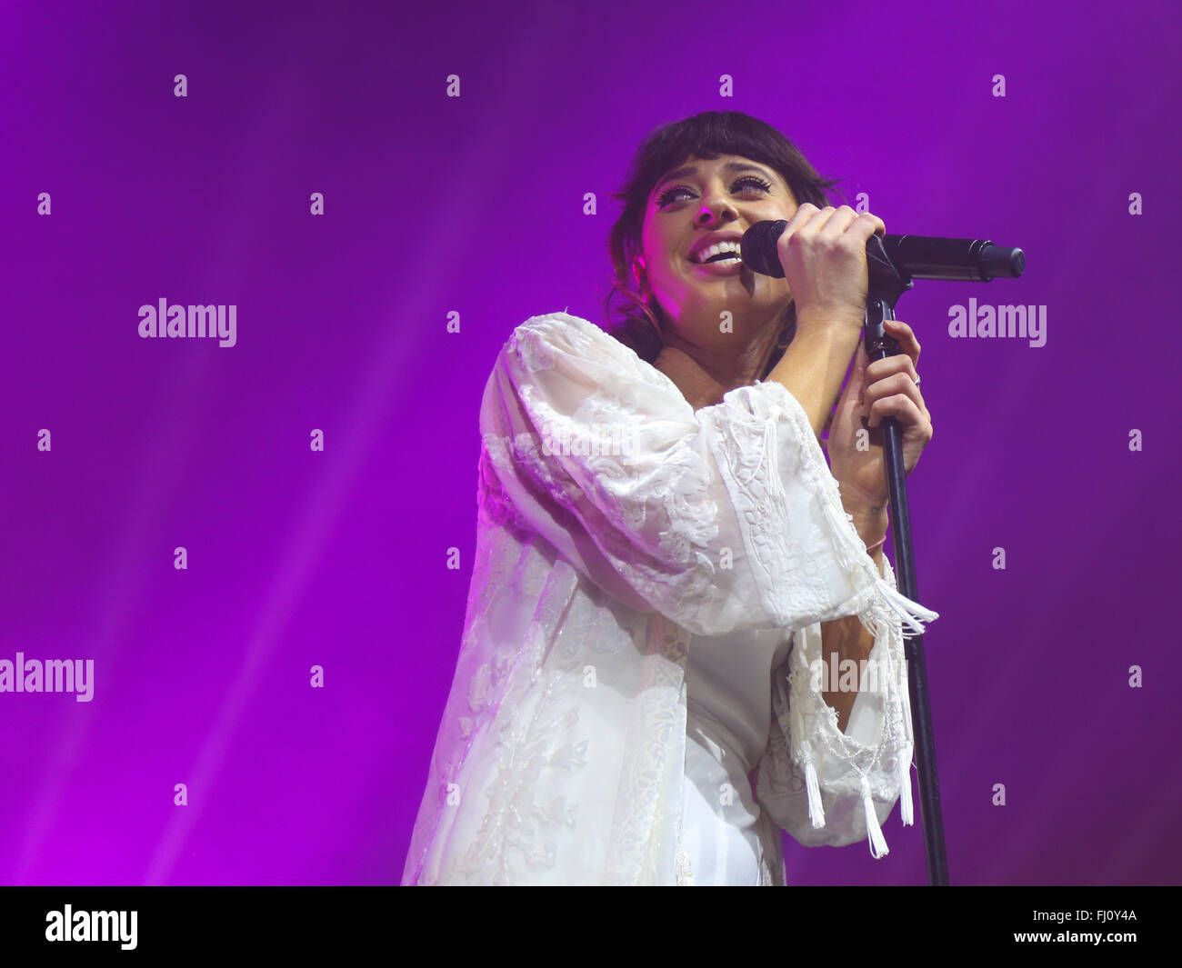 Foxes singer hi-res stock photography and images - Alamy