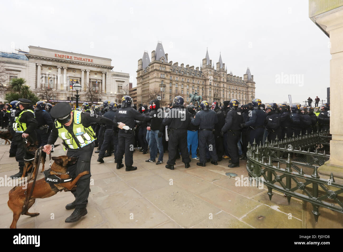Riot policeman with dog police hi-res stock photography and images - Alamy