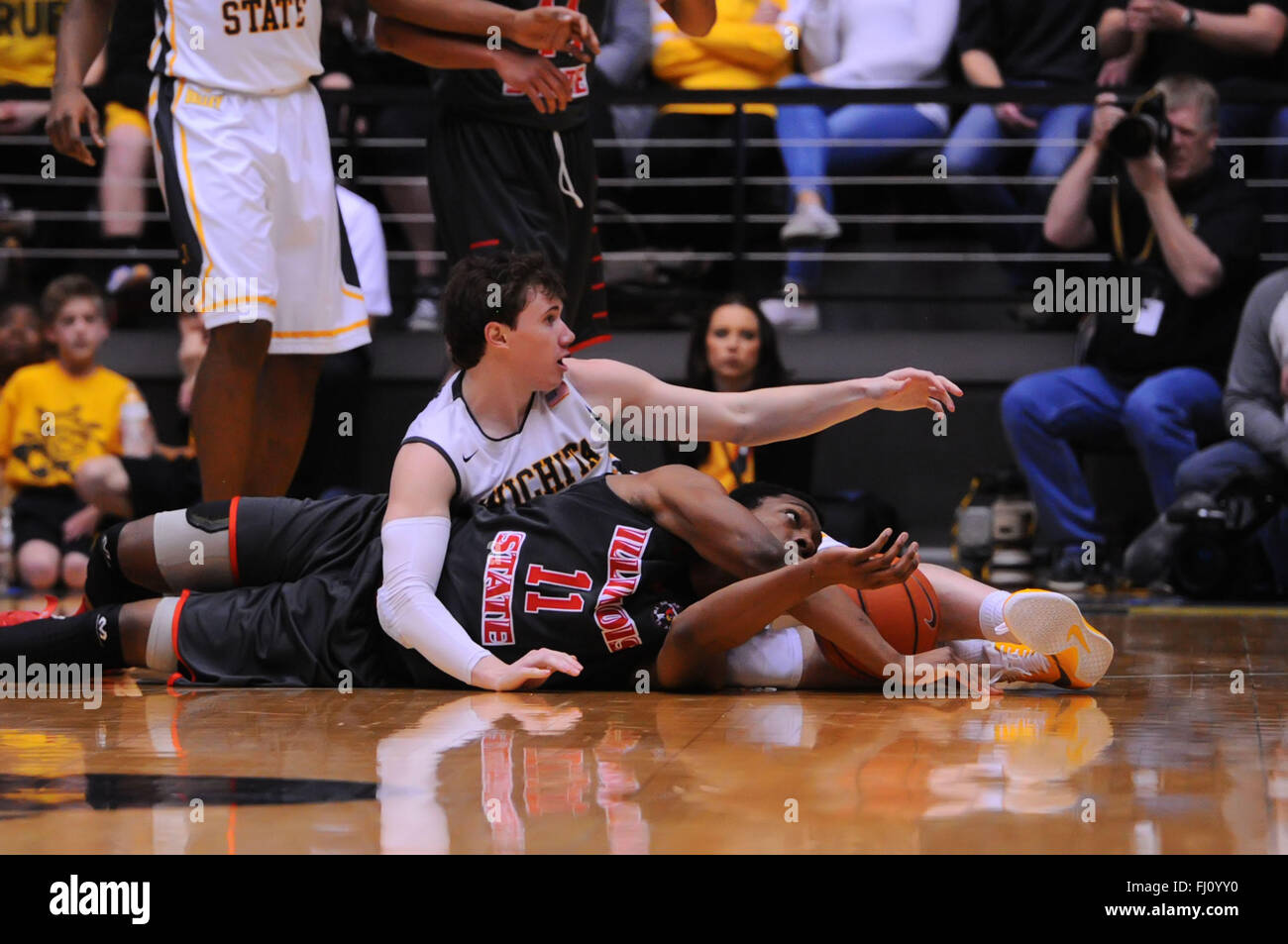 Wichita, Kansas, USA. 27th Feb, 2016. Wichita State Shockers guard Evan ...