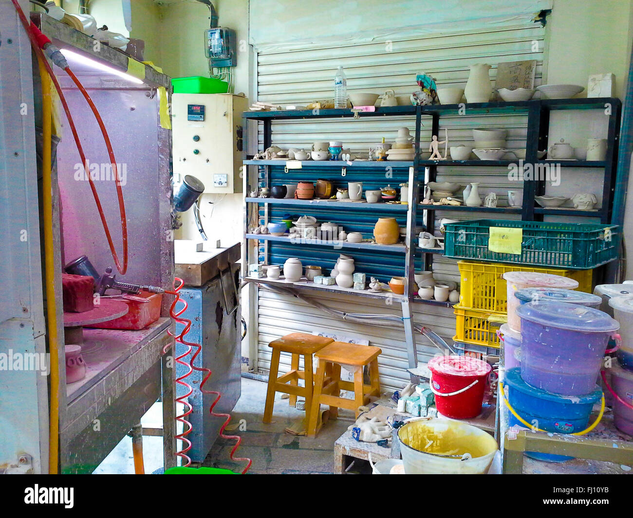 Messy shop hi-res stock photography and images - Alamy