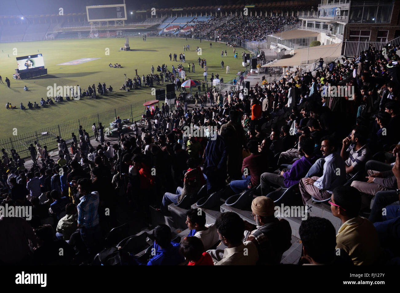 India pakistan cricket fans hi-res stock photography and images - Alamy
