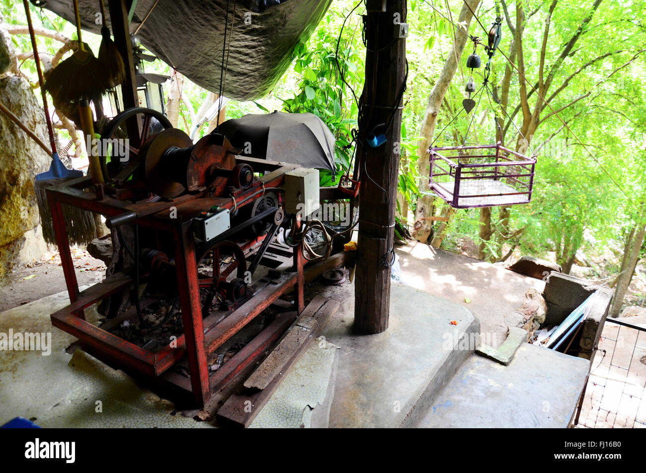 Goods and Equipment Elevator Machine for move up and down object at ...