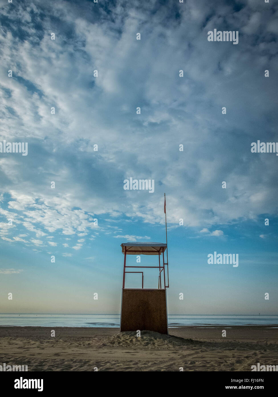 LifeGuard Tower Lifeguard Station beach Sand sea Stock Photo - Alamy