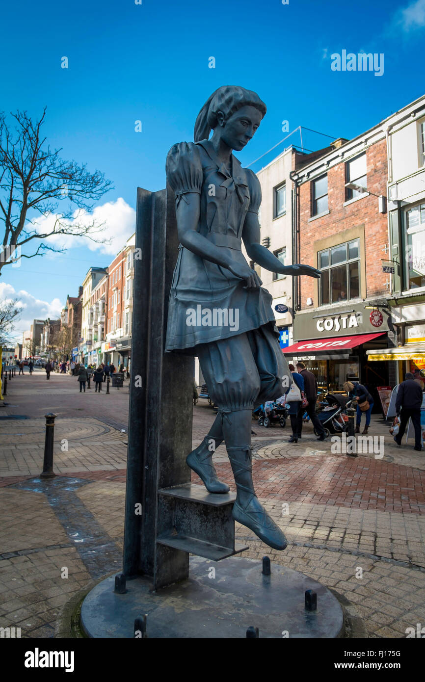 Bathing belle statue artist hi-res stock photography and images - Alamy