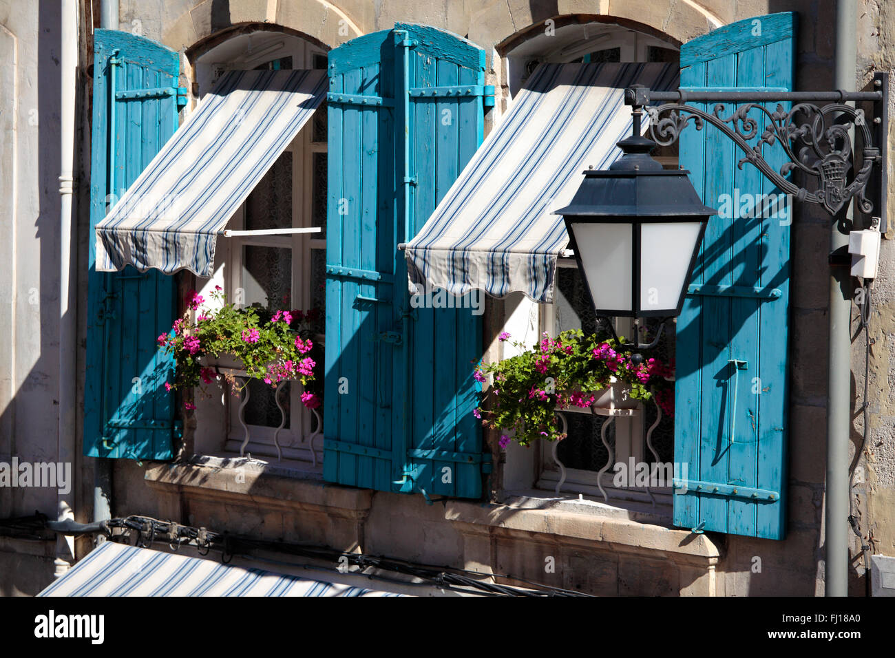 Blue shutters stone cottage hi-res stock photography and images - Alamy