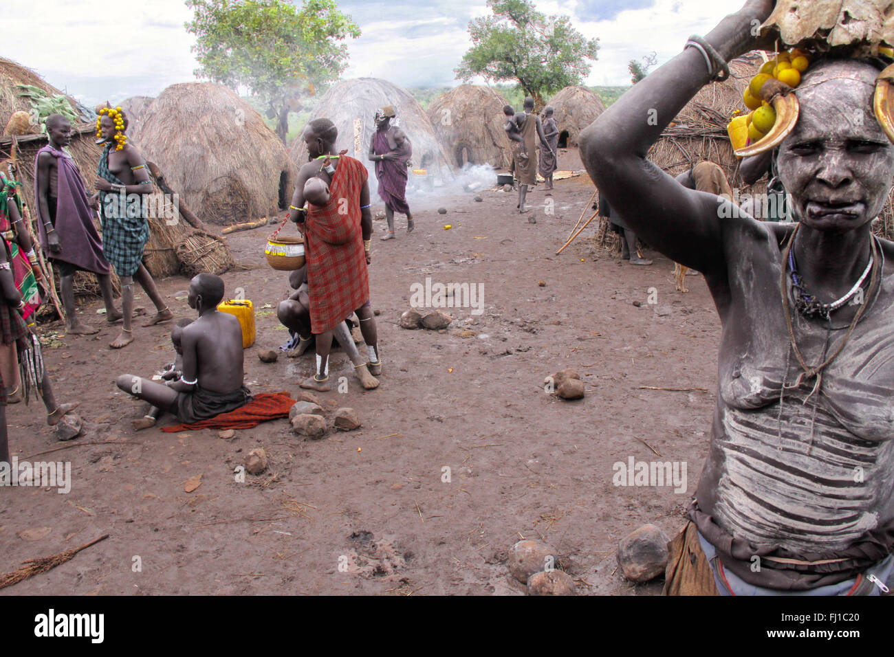 Mursi hi-res stock photography and images - Alamy