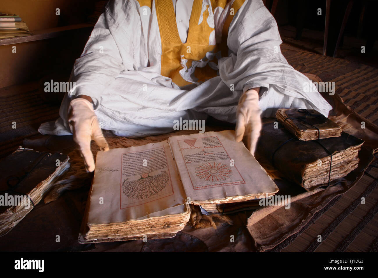 Chinguetti library hi-res stock photography and images - Alamy