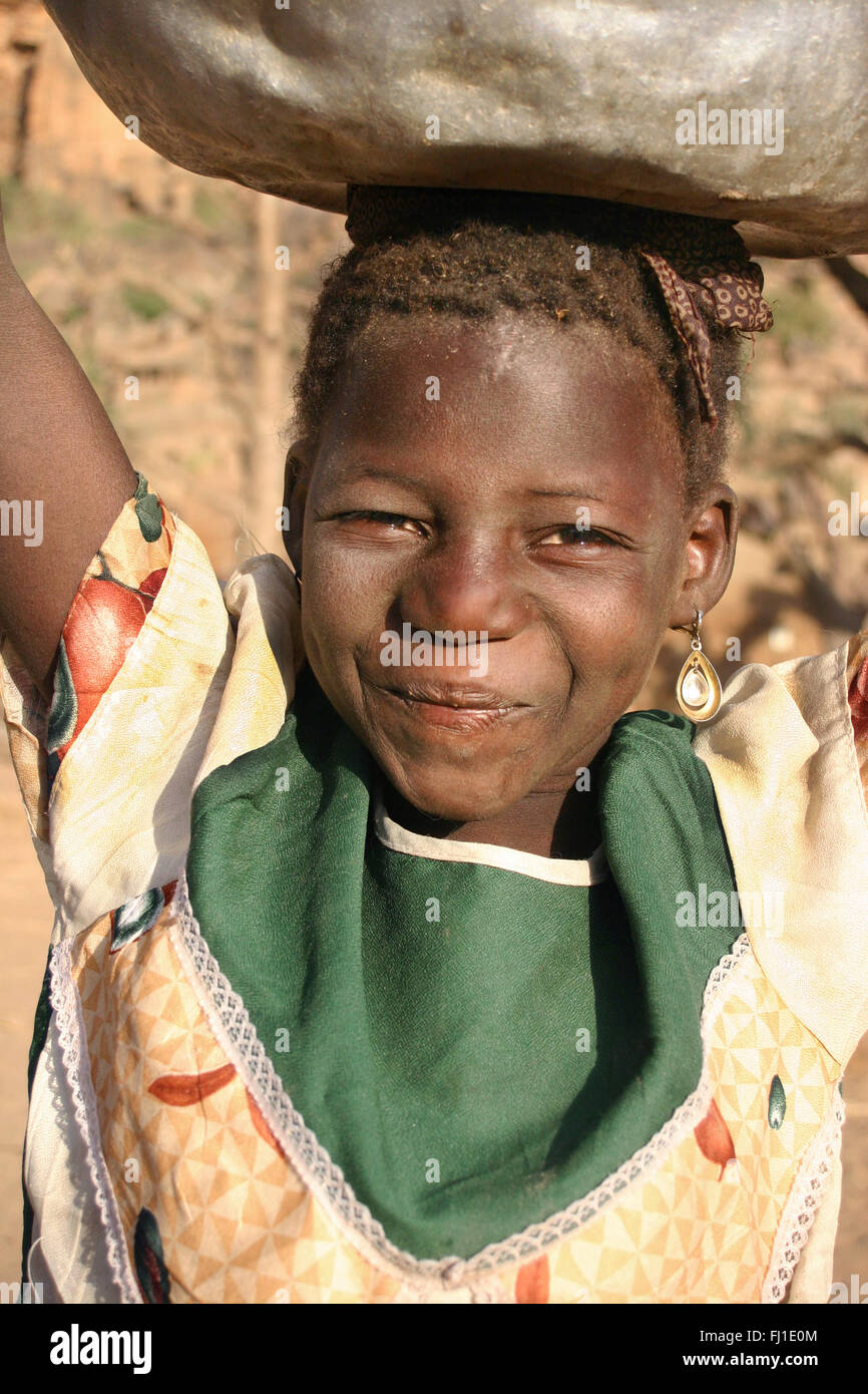 Portrait of Dogon girl in Dogon country, Mali Stock Photo - Alamy