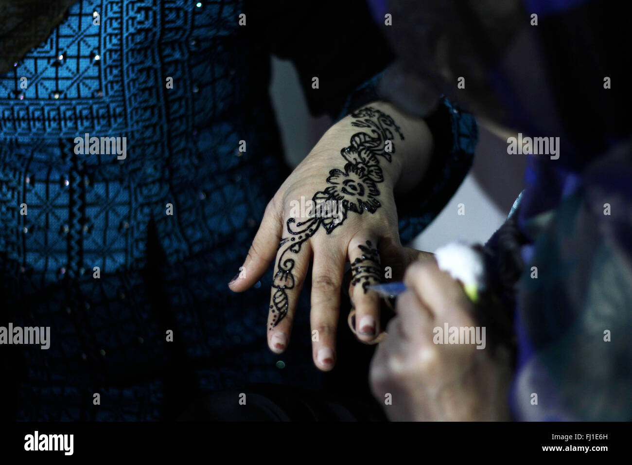 Gaza City, The Gaza Strip, Palestine. 28th Feb, 2016. A Palestinian ...