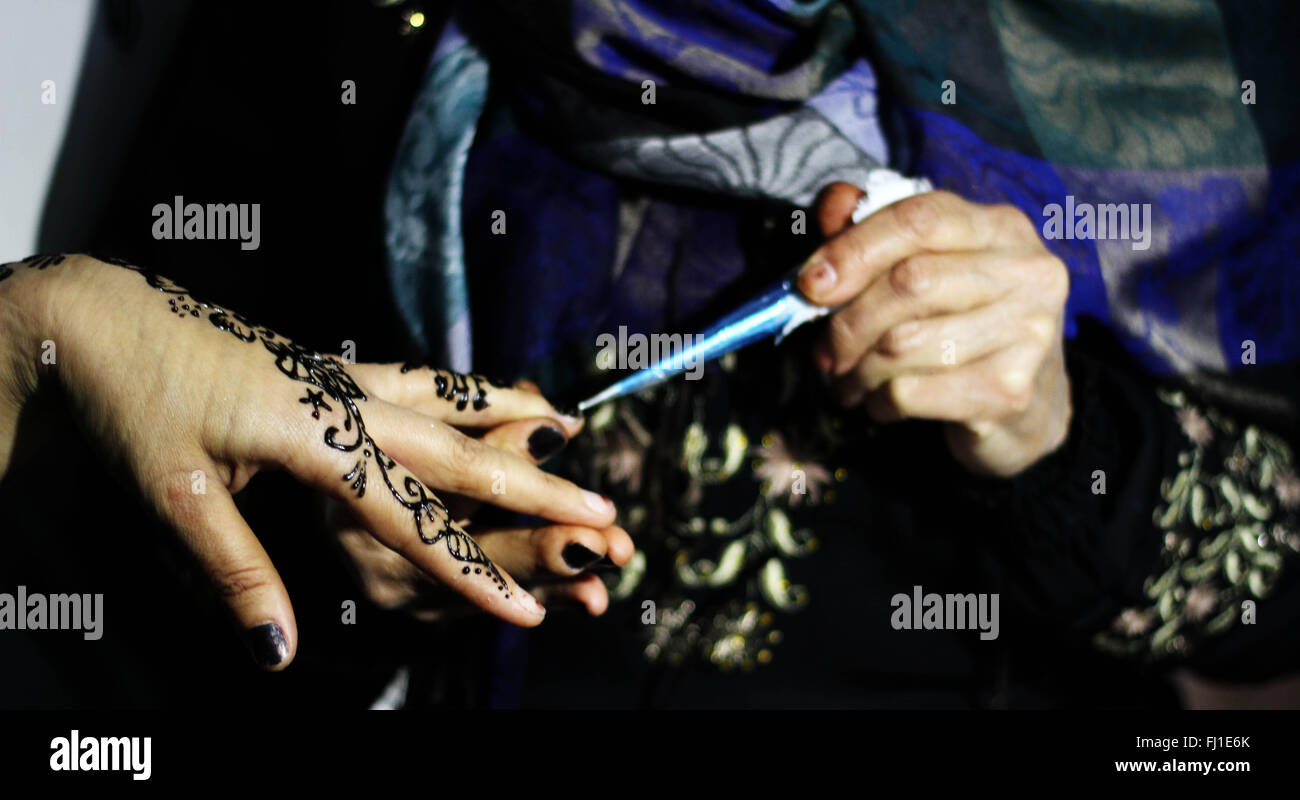 Gaza City, The Gaza Strip, Palestine. 28th Feb, 2016. A Palestinian ...