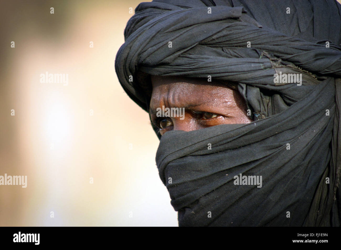 Tuareg wearing black turban in Djenné, Mali Stock Photo - Alamy