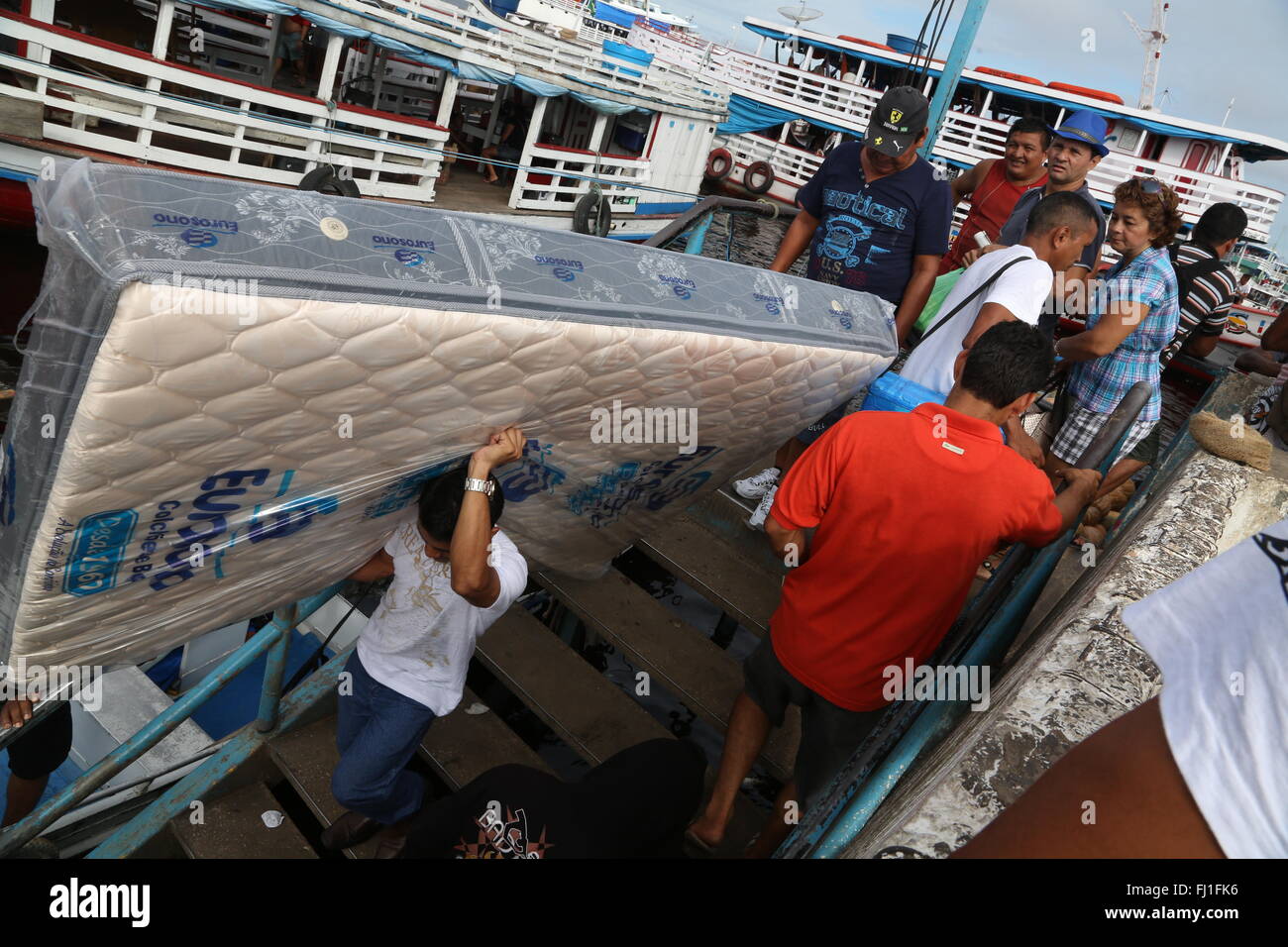 People working at Manaus harbor, Brazil Stock Photo - Alamy
