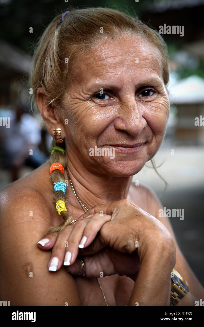 Latino family portrait hi-res stock photography and images - Alamy