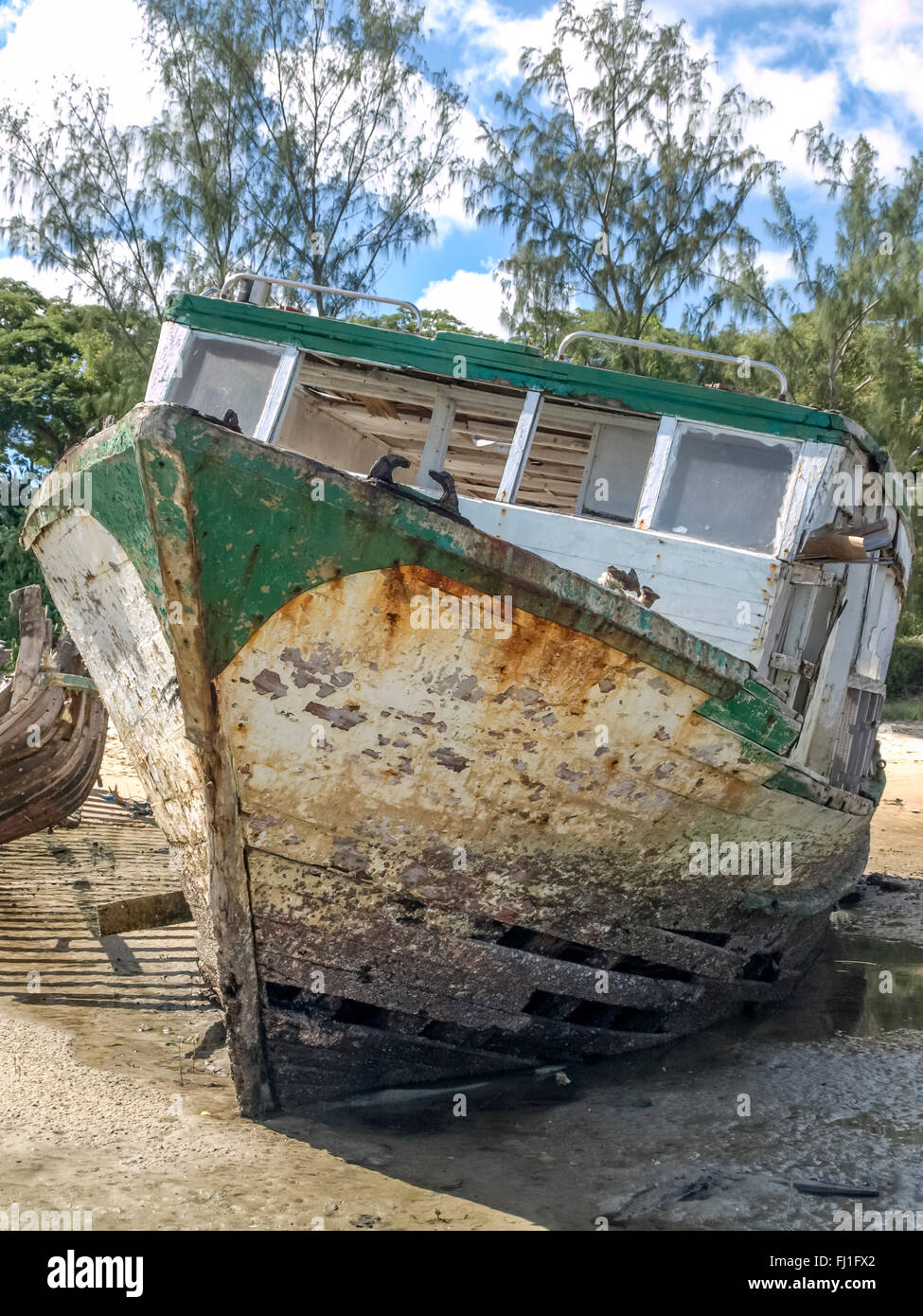 Inhambane Mozambique Dhow fishing boat grounded Stock Photo - Alamy