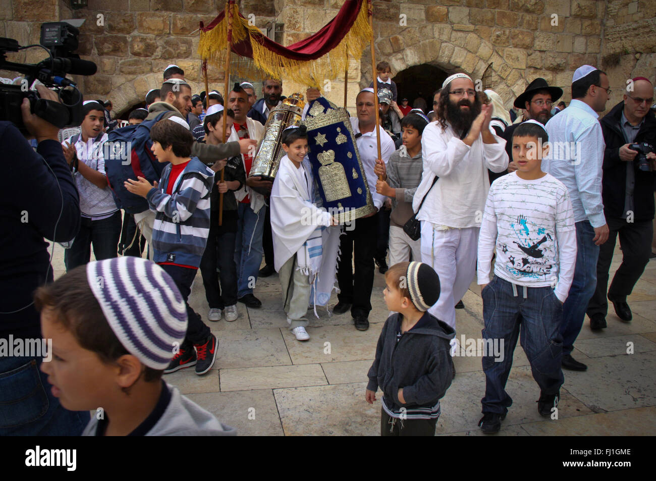 Crowd at the Western Wall / Wailing Wall , Jerusalem , Israel Stock ...