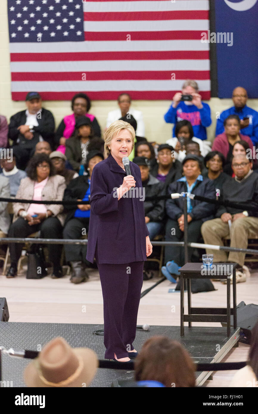 Democratic presidential candidate Hillary Rodham Clinton speaks to ...