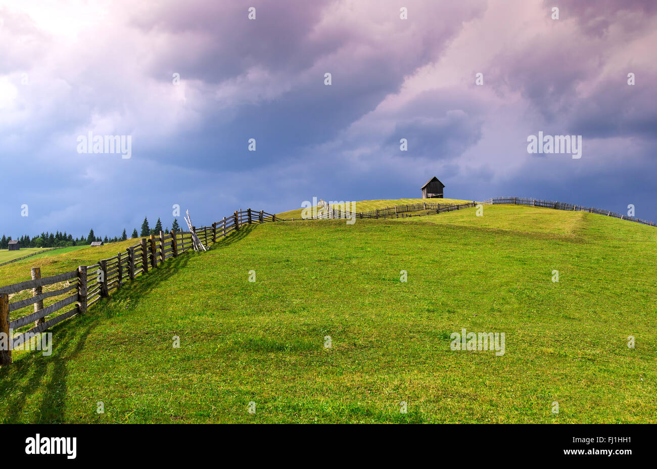 Cottage and hill hi-res stock photography and images - Alamy