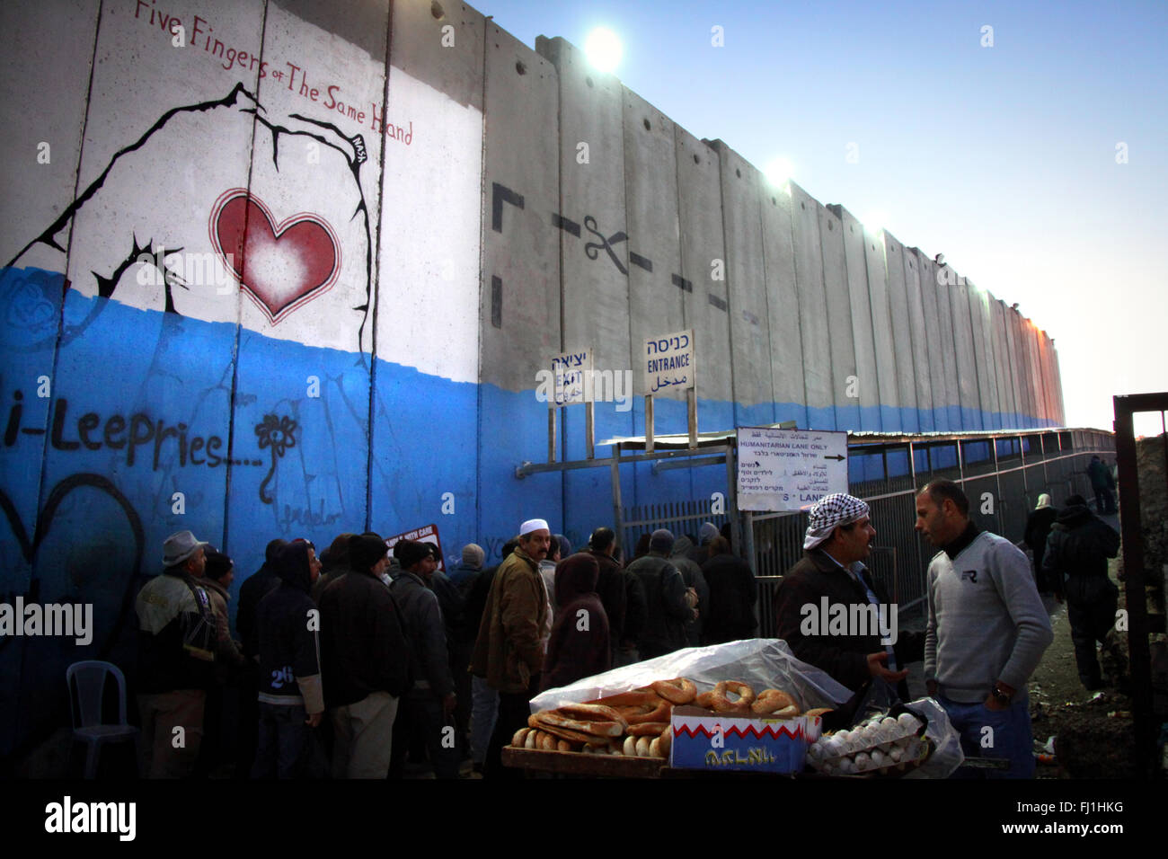 Palestine - Bethlehem checkpoint 300 and West Bank wall - Palestinian ...