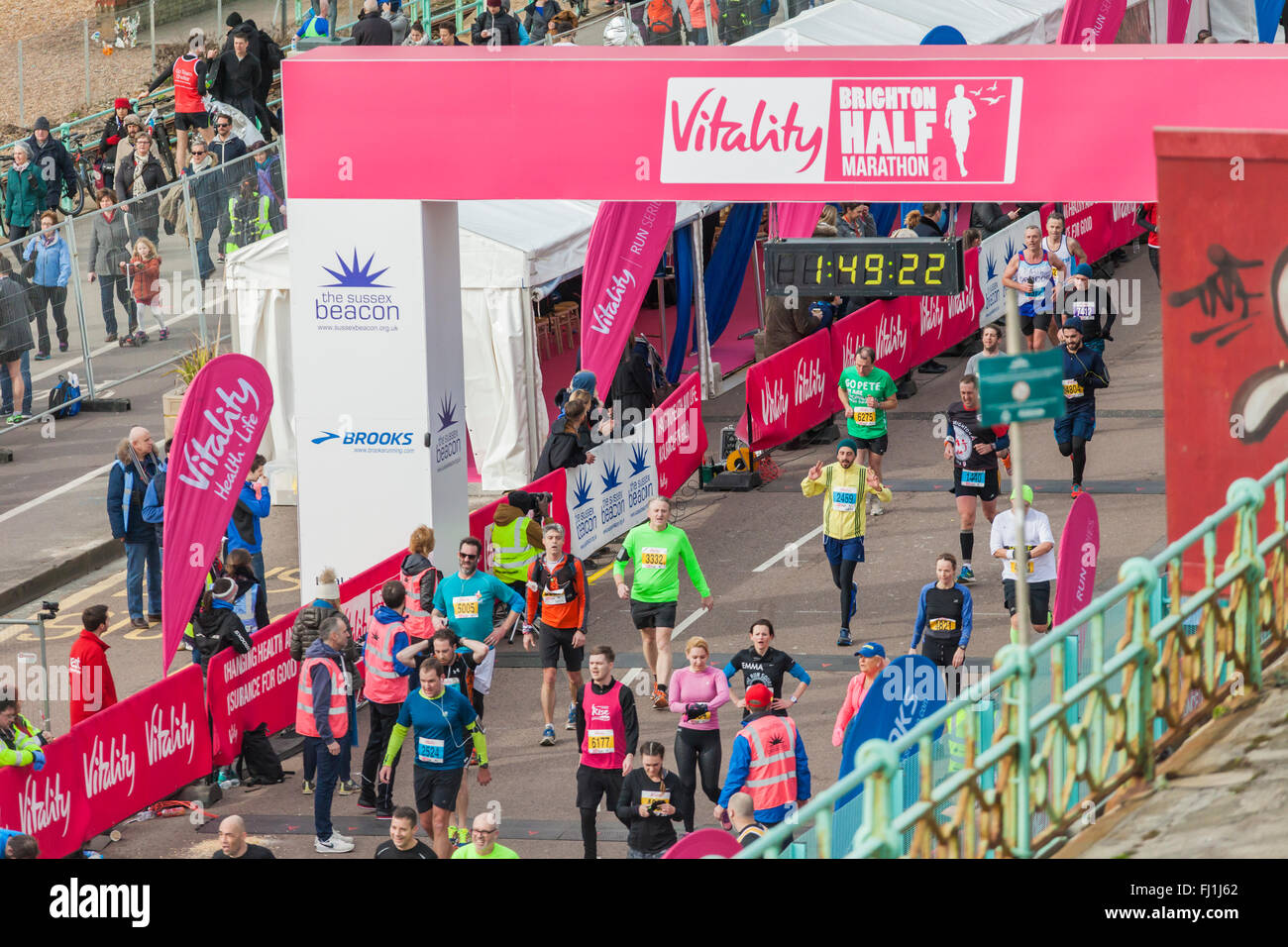 Half marathon finish line hi-res stock photography and images - Alamy