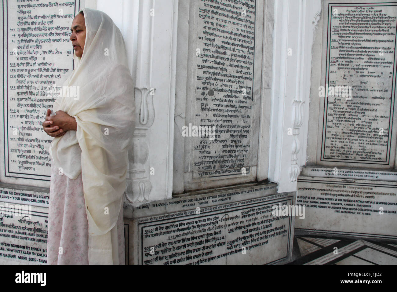 Amritsar woman hi-res stock photography and images - Alamy