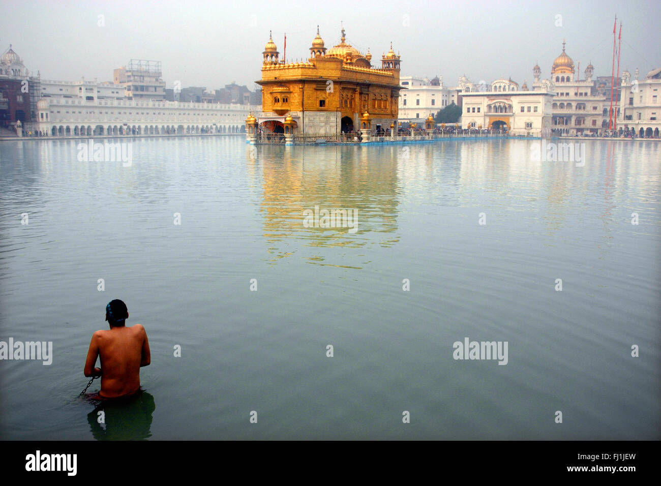 Sikh man praying gurudwara hi-res stock photography and images - Alamy