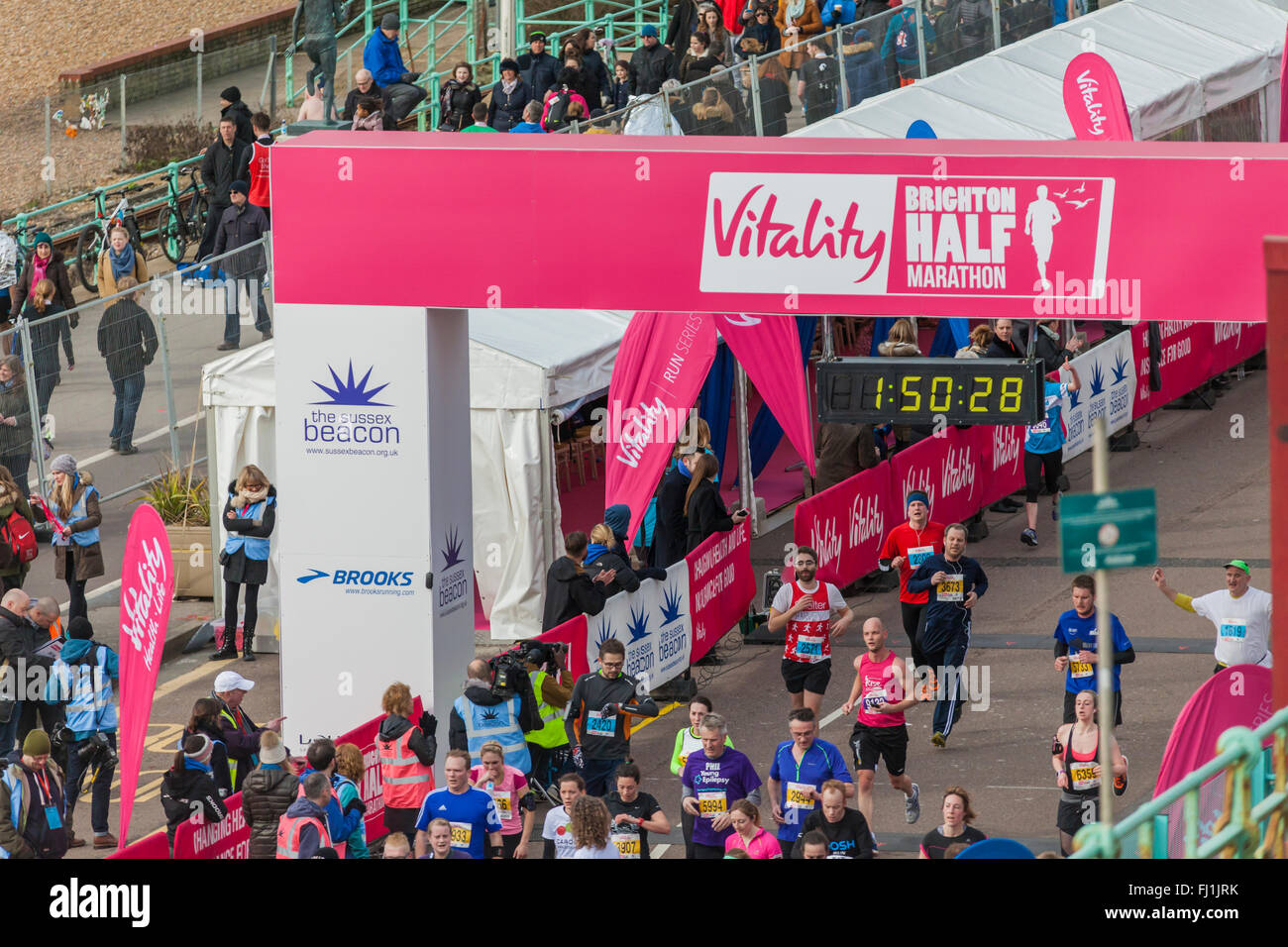 Half marathon finish hi-res stock photography and images - Alamy