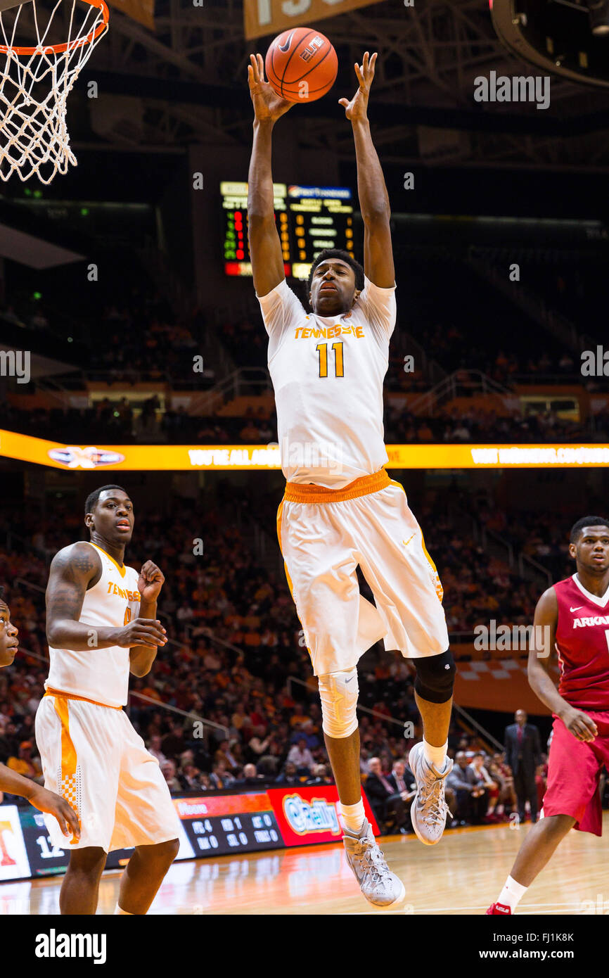 February 27, 2016: Kyle Alexander #11 of the Tennessee Volunteers grabs ...