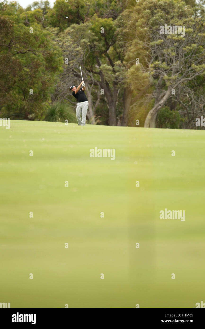 Approach into 4th hole hi-res stock photography and images - Alamy