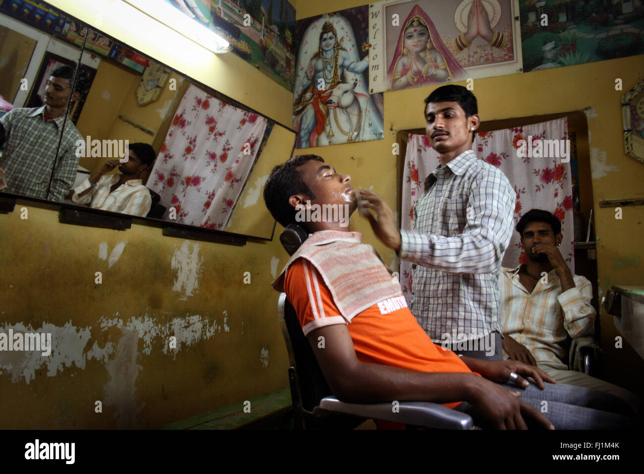 Indian barber india hi-res stock photography and images - Alamy