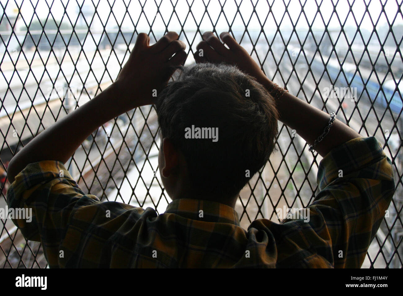 Kid alone train station hi-res stock photography and images - Alamy