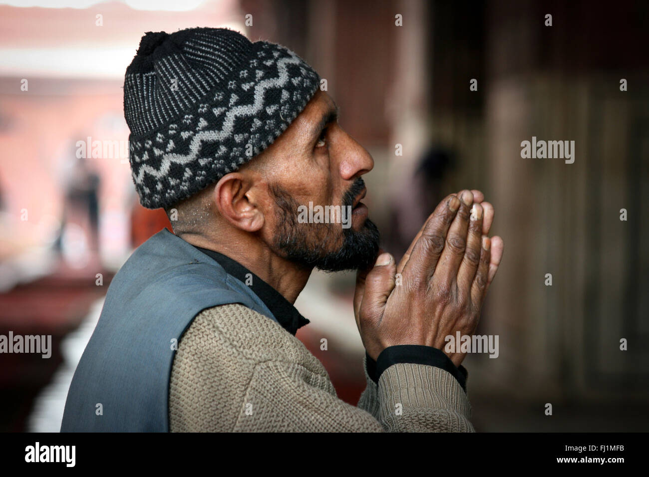 Muslim man praying masjid hi-res stock photography and images - Alamy