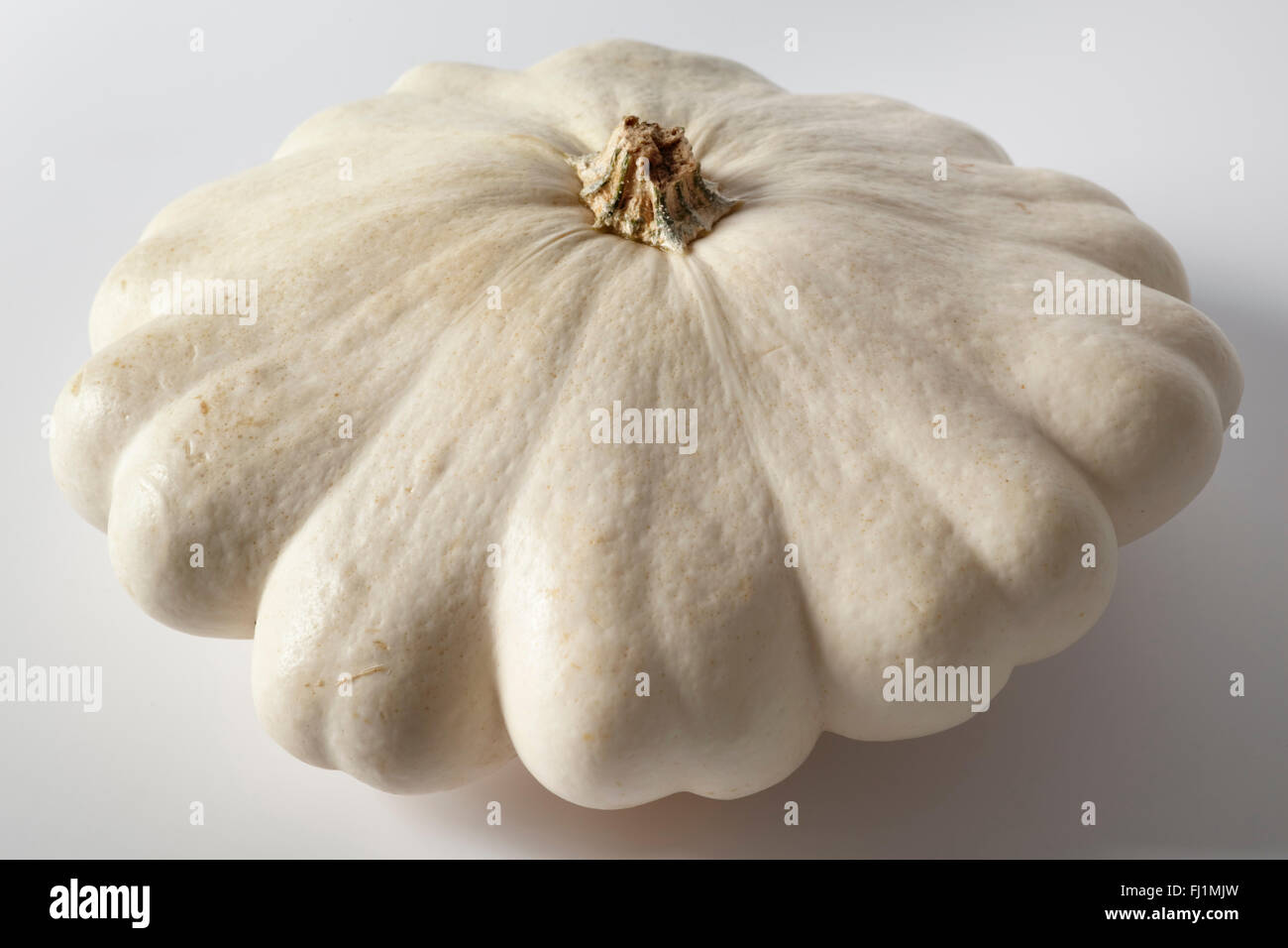 Fresh raw whole patty pan squash Stock Photo - Alamy