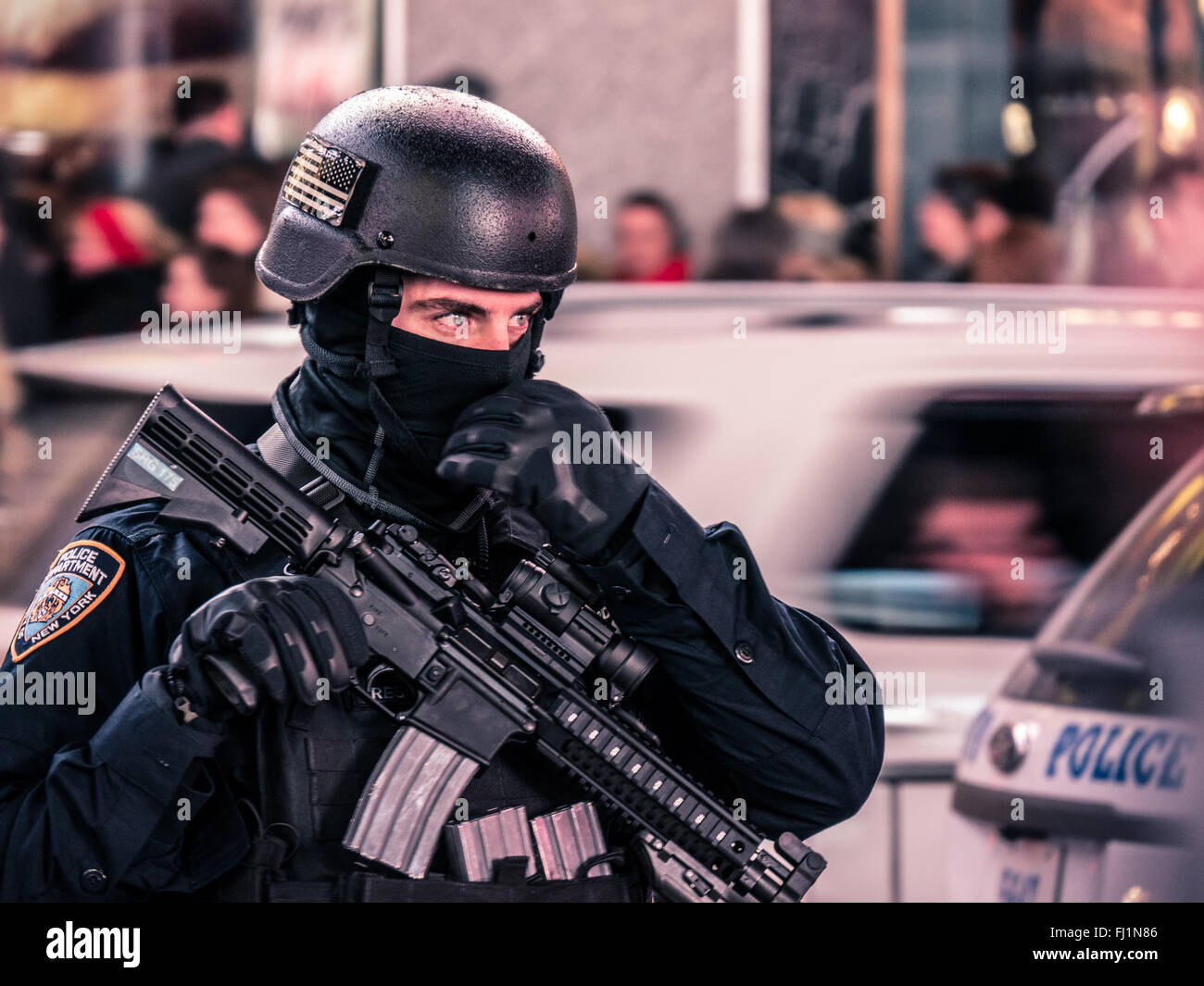 Nypd policeman hi-res stock photography and images - Alamy