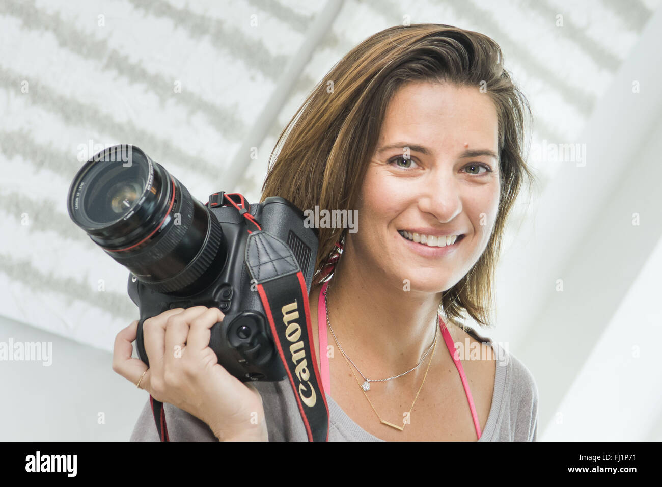Amazing race contestant paparazzi logan hi-res stock photography and ...