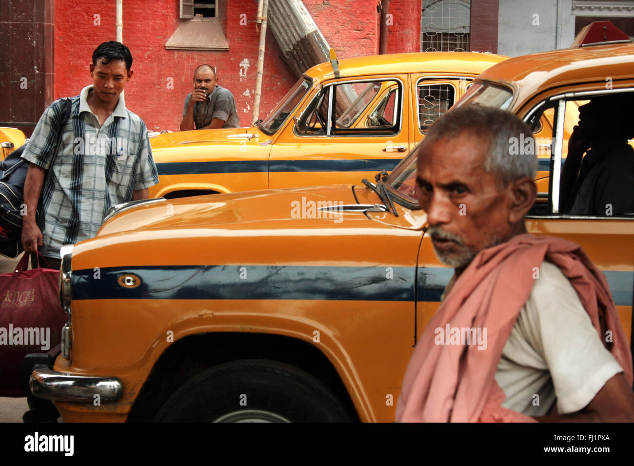 India passenger taxi hi-res stock photography and images - Alamy