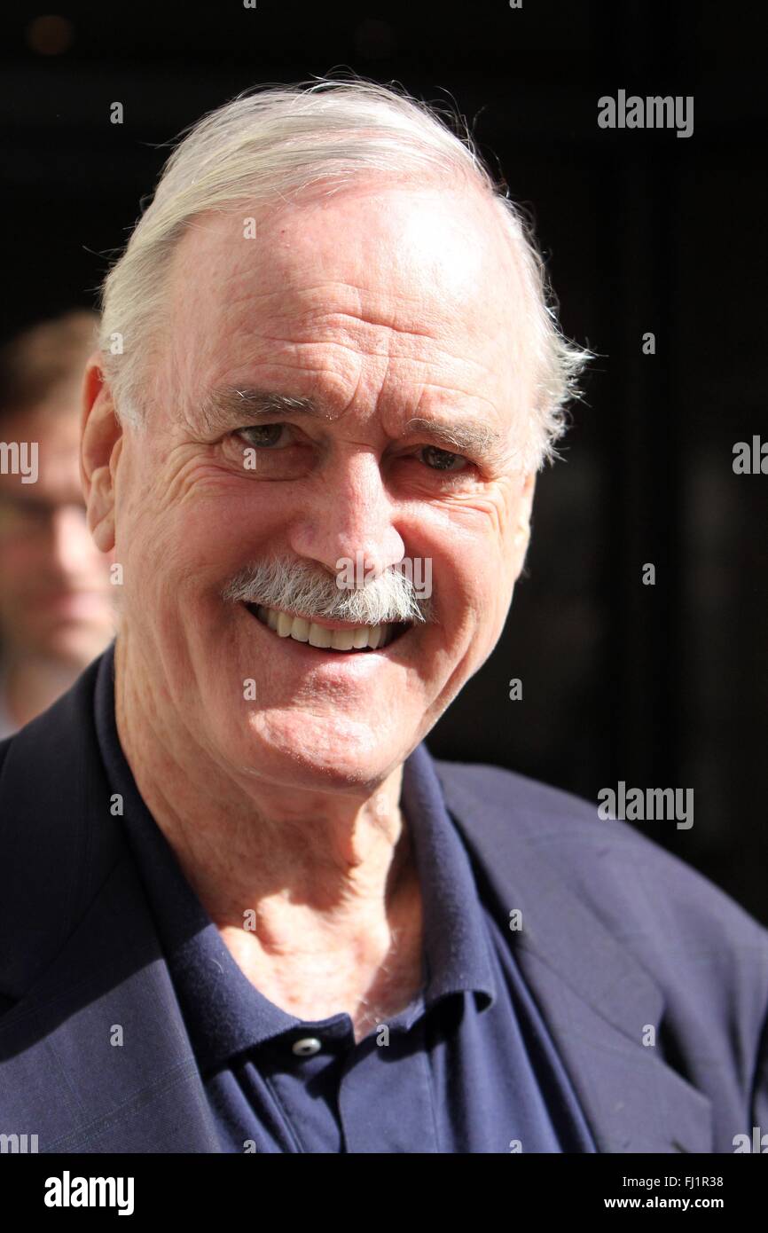 John cleese hi-res stock photography and images - Alamy
