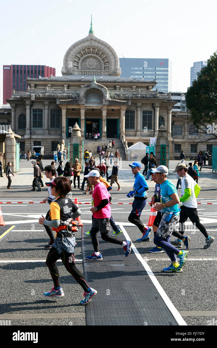 Tokyo, Japan. 28th Feb, 2016. Competitors run past Tsukiji Hongan-ji ...